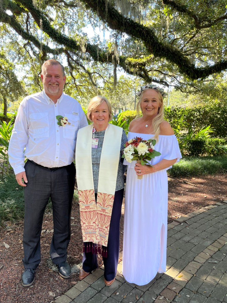 Nurse marries beneath cherished hospital oaks - Roper St. Francis ...
